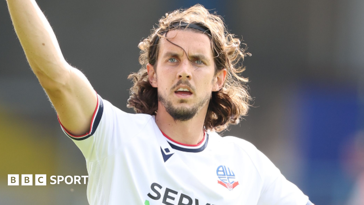 MJ Williams: Milton Keynes Dons sign Bolton Wanderers midfielder - BBC ...