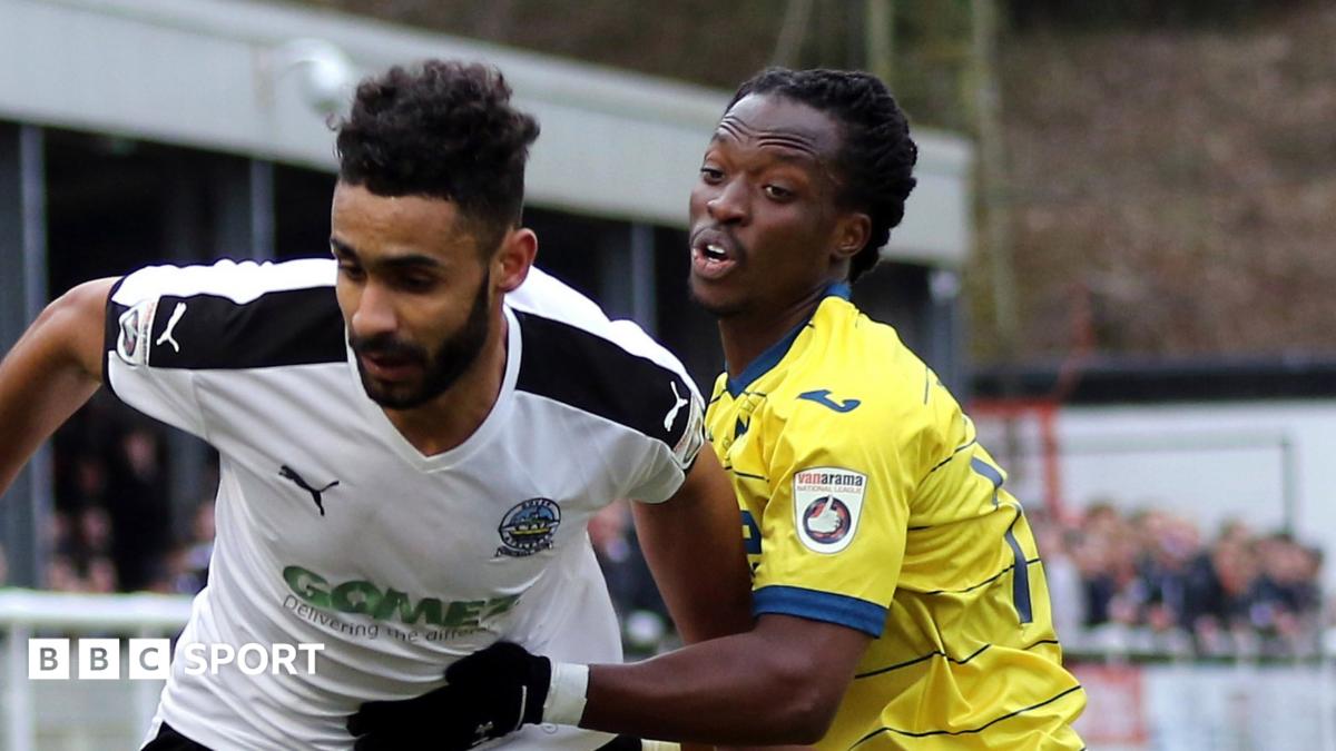 Courtney Richards: Torquay United midfielder signs new deal - BBC Sport