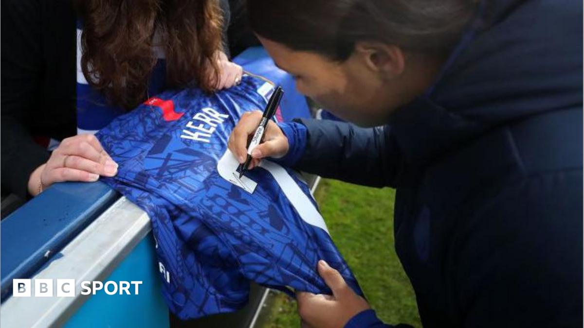 Chelsea Women: Photos and autographs at Kingsmeadow stopped - BBC Sport