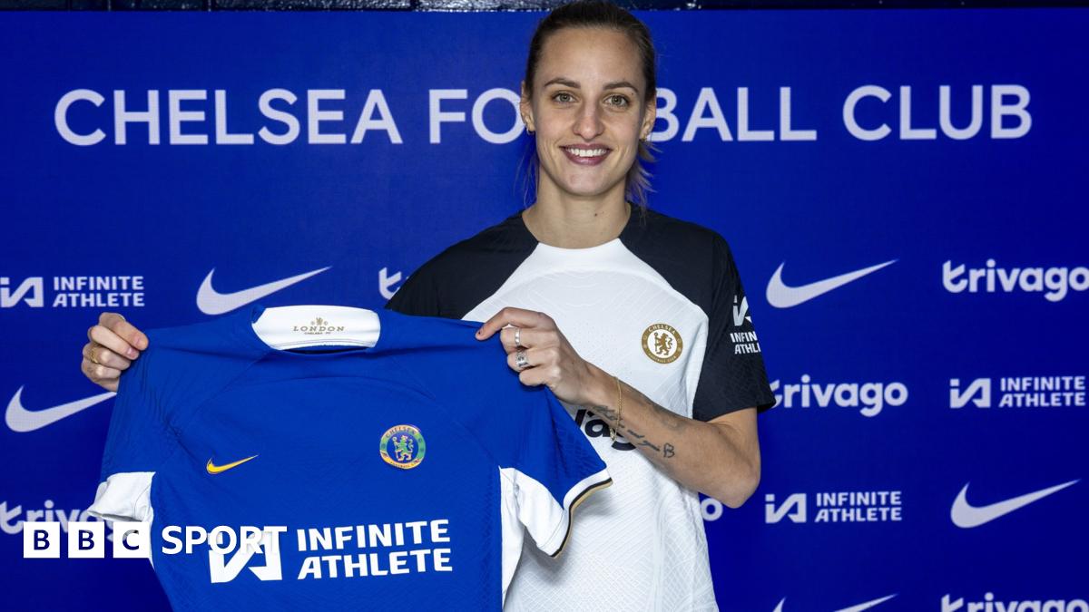 Nathalie Bjorn: Chelsea sign Everton defender - BBC Sport