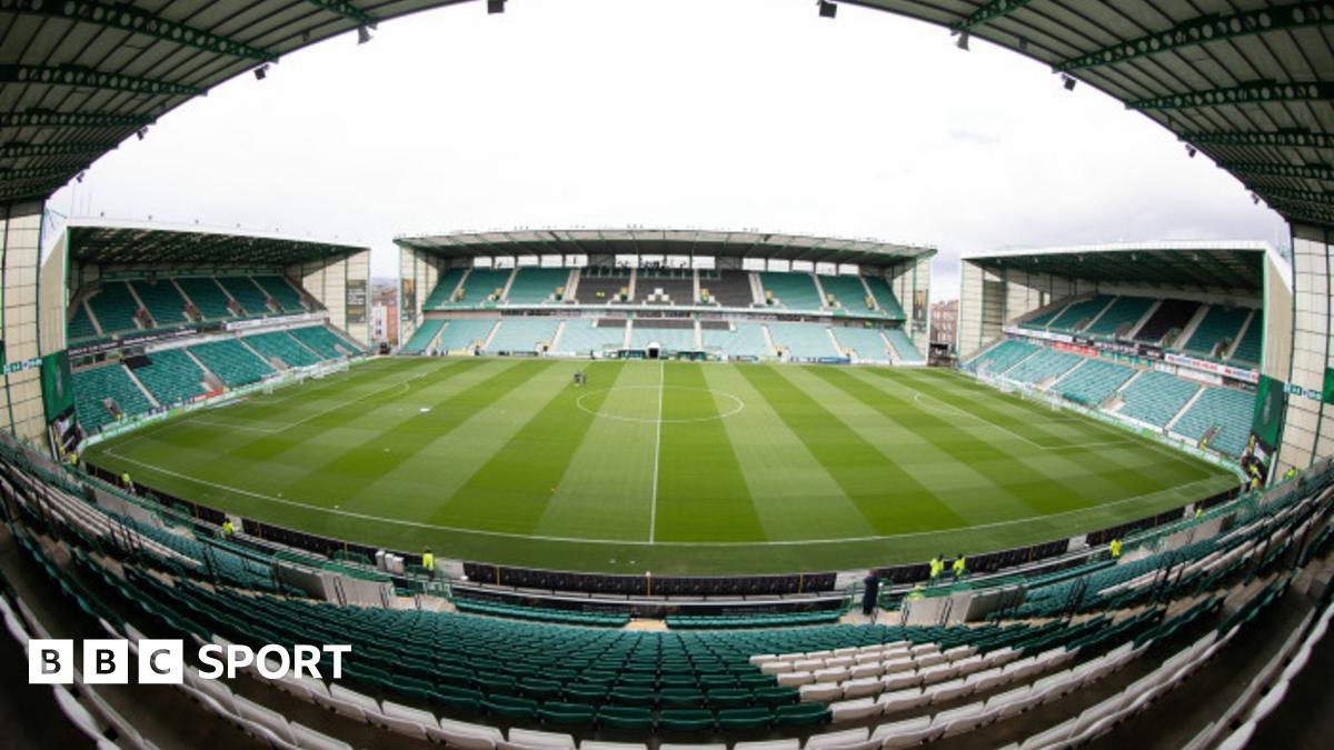 F﻿riday night football a sell-out under Easter Road lights - BBC Sport