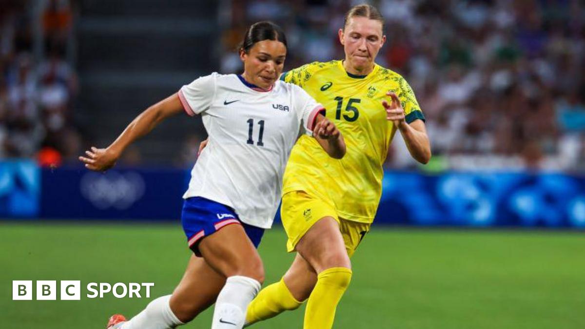 Clare Hunt: Tottenham sign Australia international from PSG - BBC Sport