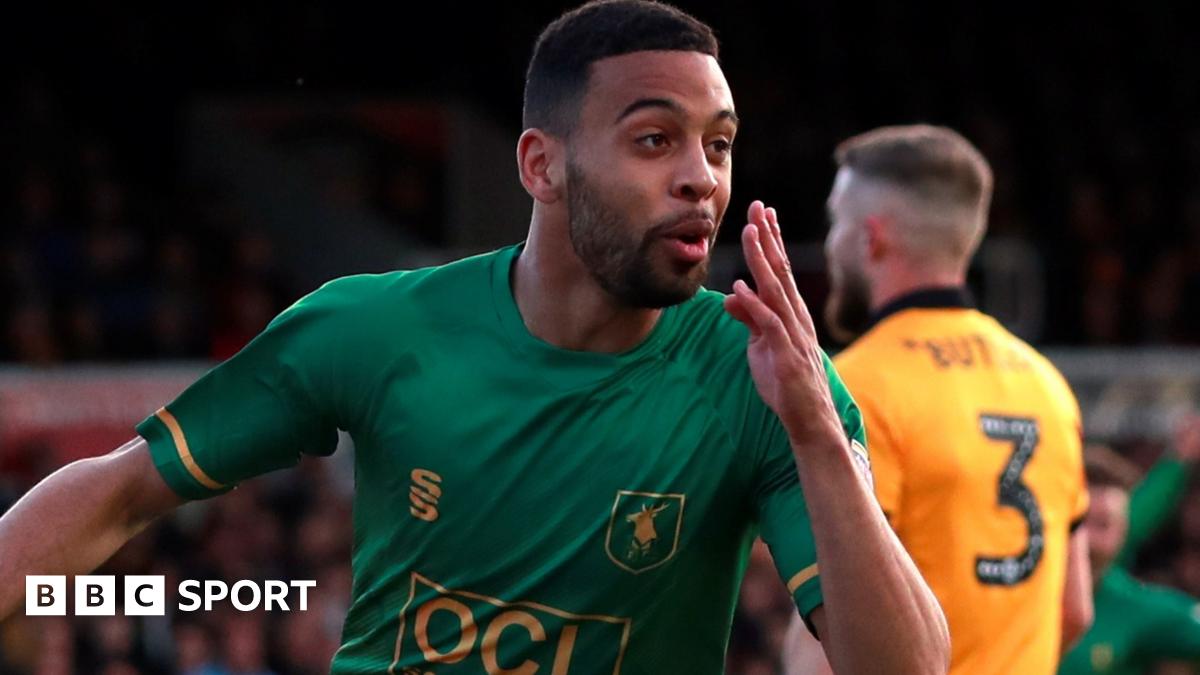 CJ Hamilton: Mansfield Town confirm interest in winger - BBC Sport