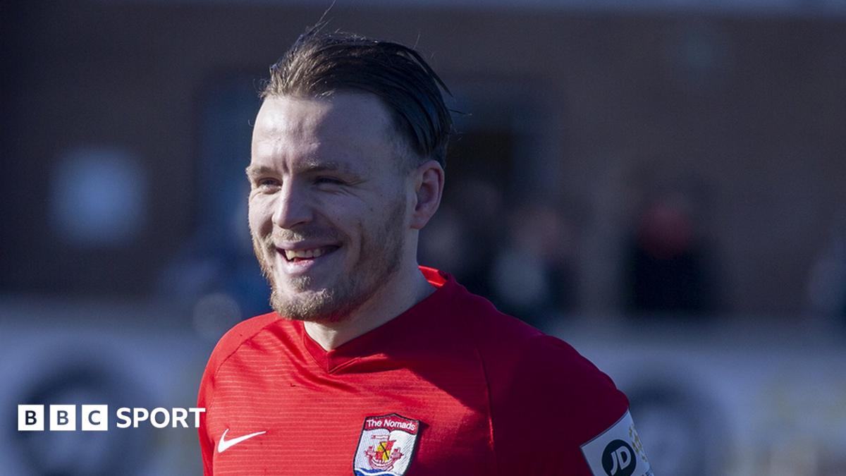 Jamie Insall: Star striker signs new Connah's Quay Nomads contract ...