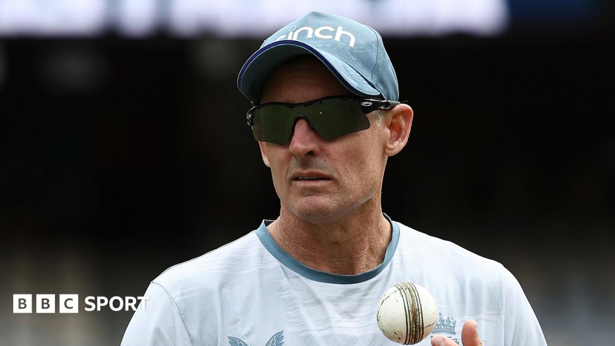 T20 World Cup: Mike Hussey says he would continue as England coach in ...