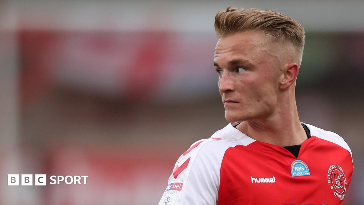 Gillingham sign Kyle Dempsey after Fleetwood Town departure - BBC Sport