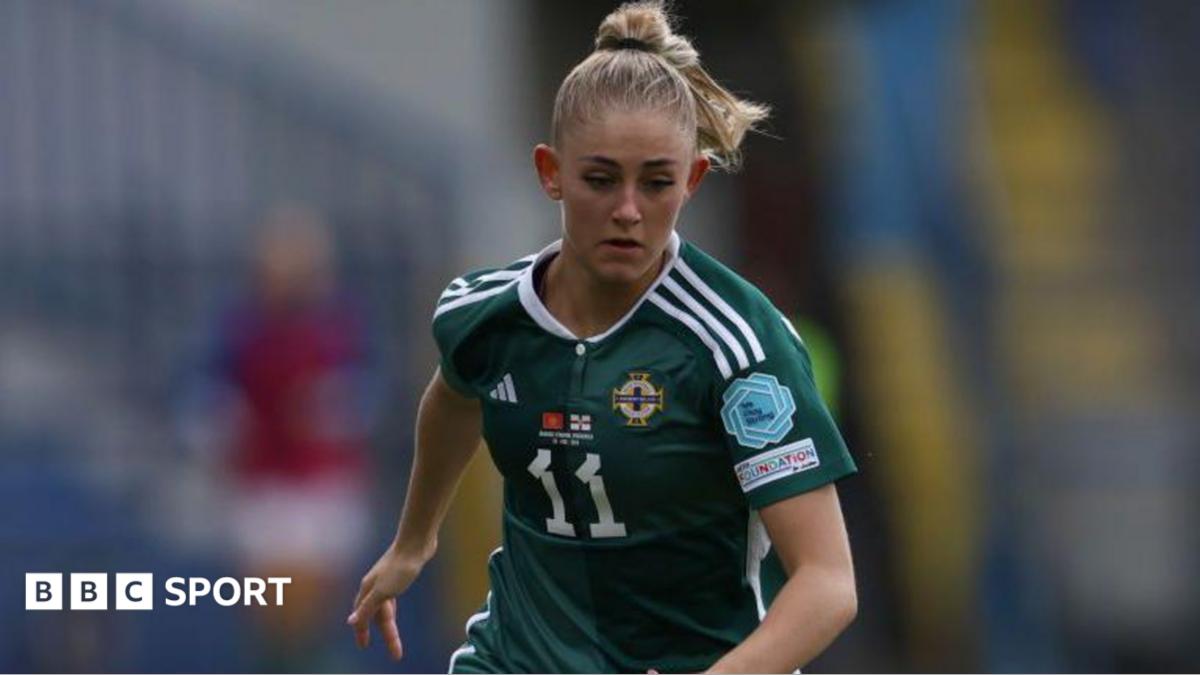 Danielle Maxwell: Northern Ireland winger re-signs for Cliftonville ...