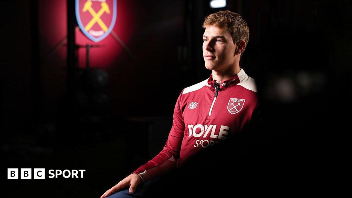 West Ham news: Mads Hermansen completes move from Leicester - BBC Sport