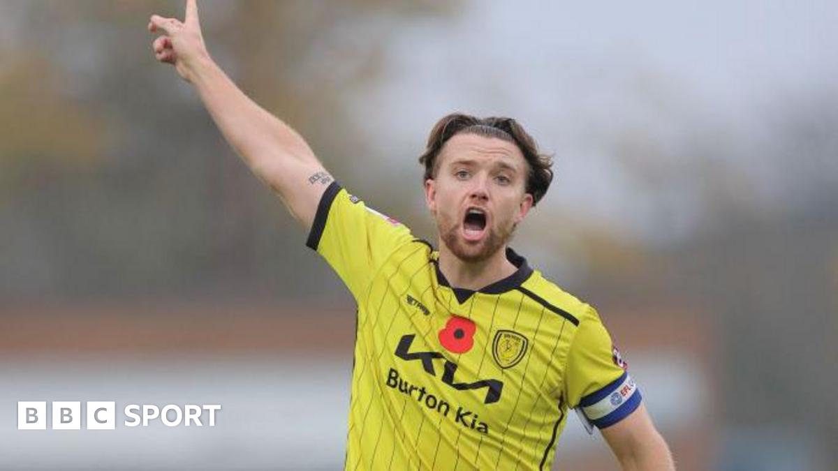 Elliot Watt joins St Johnstone on loan from Burton - BBC Sport