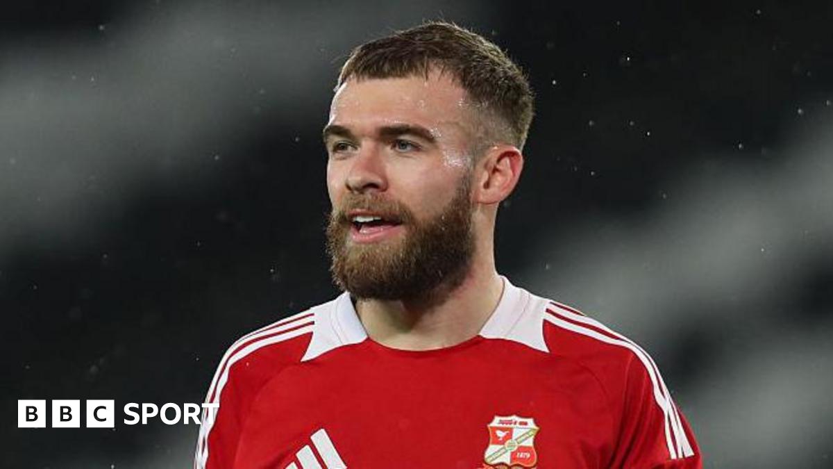 Swindon Town 4-0 Bolton Wanderers - BBC Sport