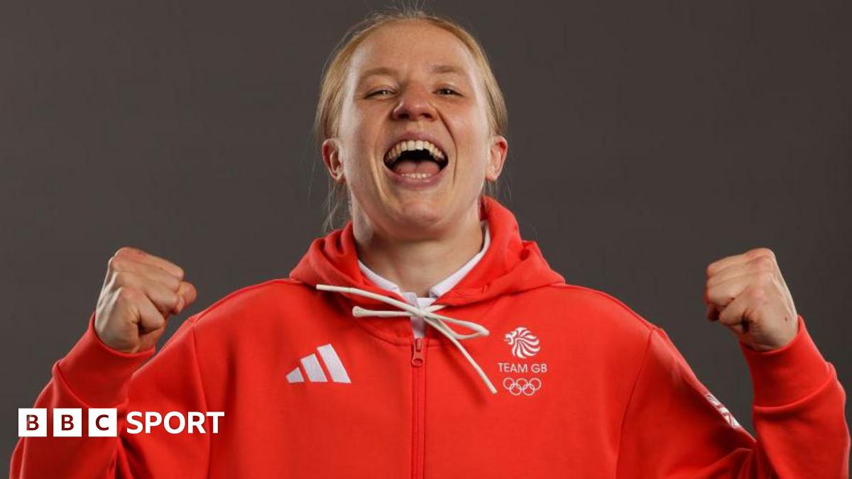 Welsh boxer Rosie Eccles to target 2026 Commonwealth Games - BBC Sport
