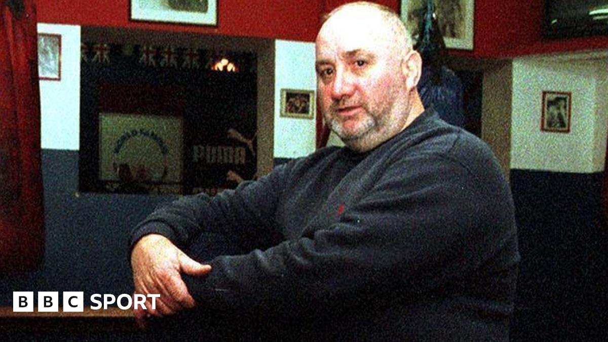 Brian Hughes: Manchester boxing trainer dies aged 82 - BBC Sport