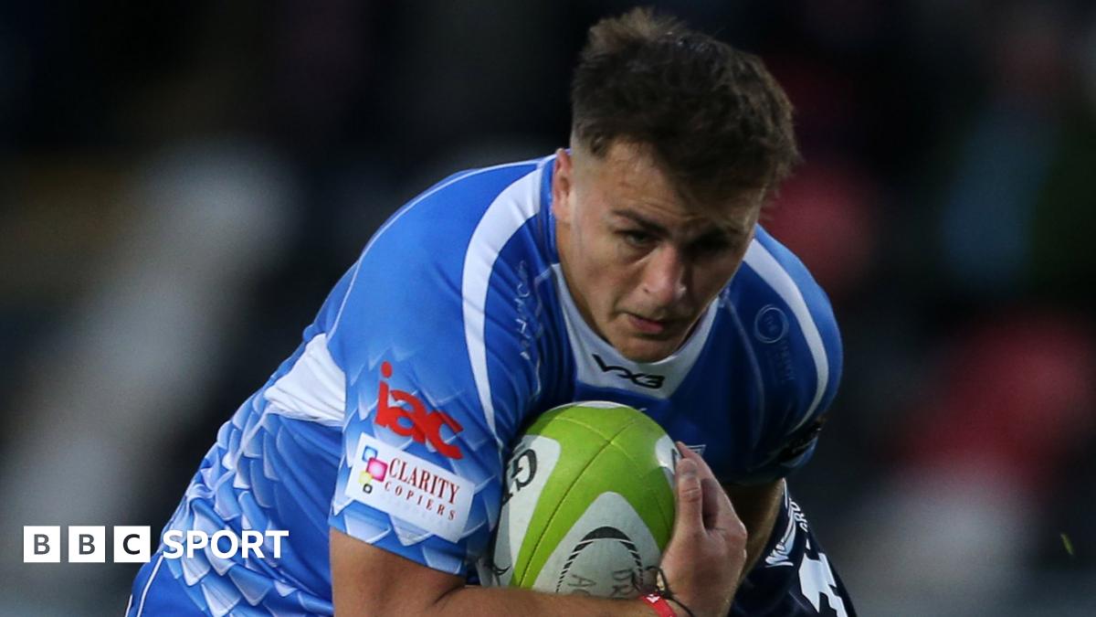 Connor Edwards and Arwel Robson commit to Dragons - BBC Sport