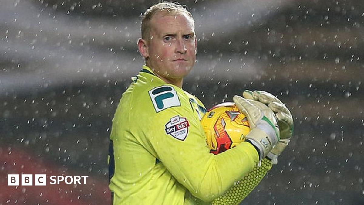 Hibernian sign former Leicester City goalkeeper Conrad Logan - BBC Sport