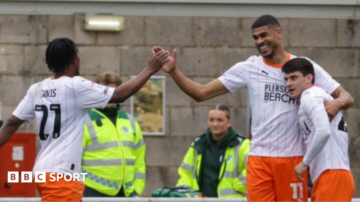 League One: Northampton Town 0-2 Blackpool - BBC Sport