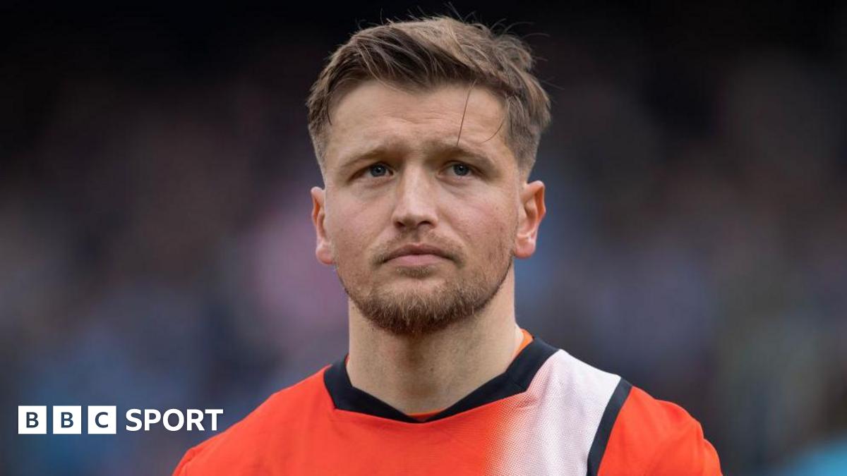 Luke Berry: Charlton Athletic sign ex-Luton Town midfielder - BBC Sport