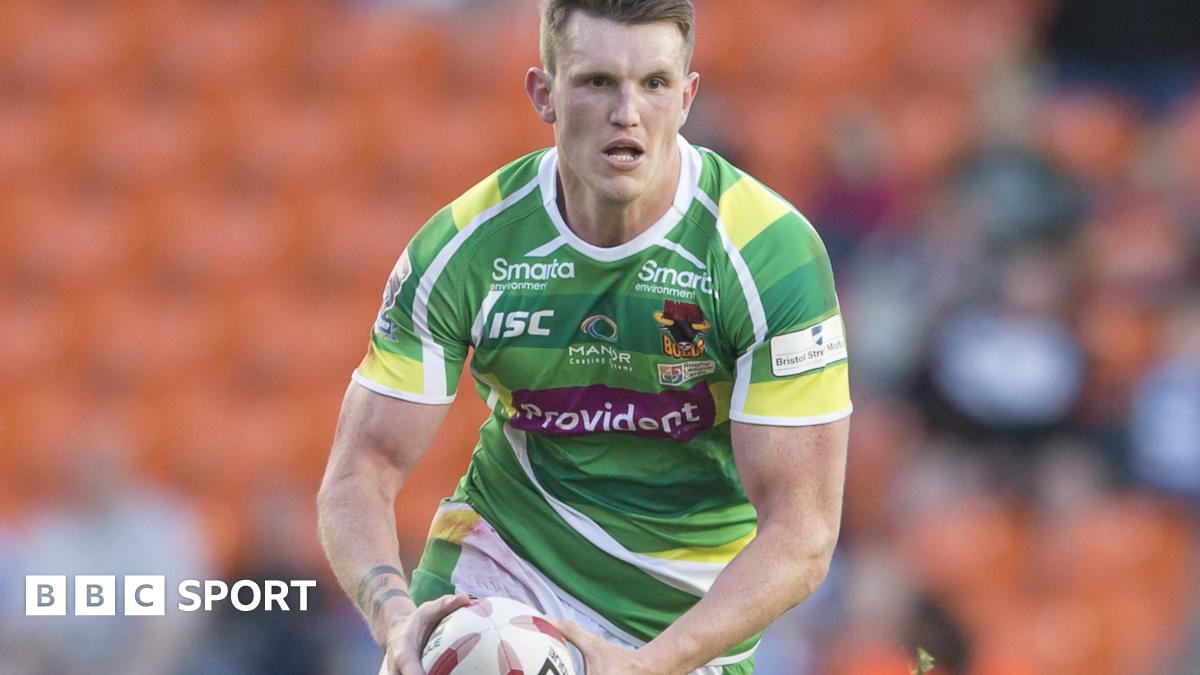 Lee Gaskell: Huddersfield Giants sign Bradford Bulls stand-off - BBC Sport