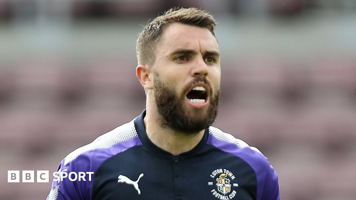 Josh McQuoid: Torquay United sign Luton Town striker on loan - BBC Sport