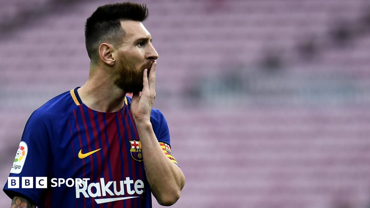 Catalan referendum: Barcelona protest by playing behind closed doors ...