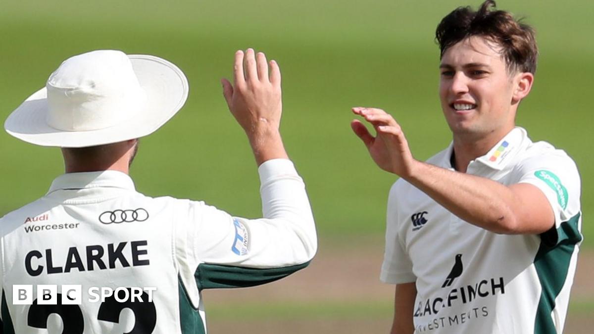 Nottinghamshire v Worcestershire: Ed Barnard puts visitors on top on ...