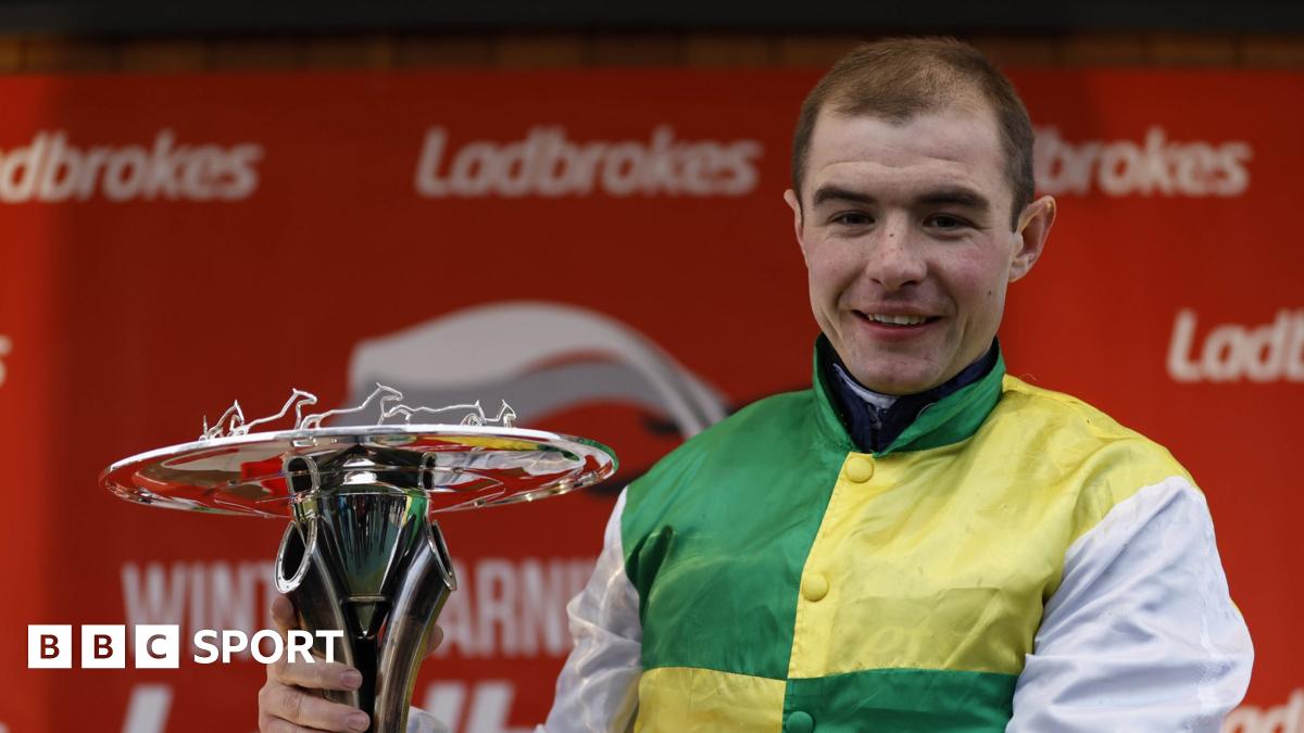 Cloudy Glen takes emotional Ladbrokes Trophy win at Newbury - BBC Sport