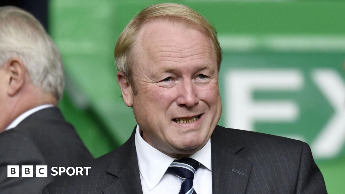 Kilmarnock: Lee Clark staying out of dispute between Michael Johnston and fans - BBC Sport