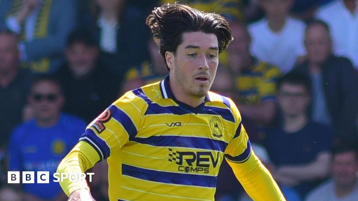 Sam Dreyer: Torquay United defender signs new contract - BBC Sport