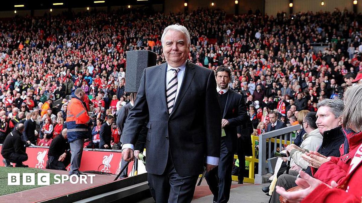 Liverpool honour Bill Kenwright - BBC Sport