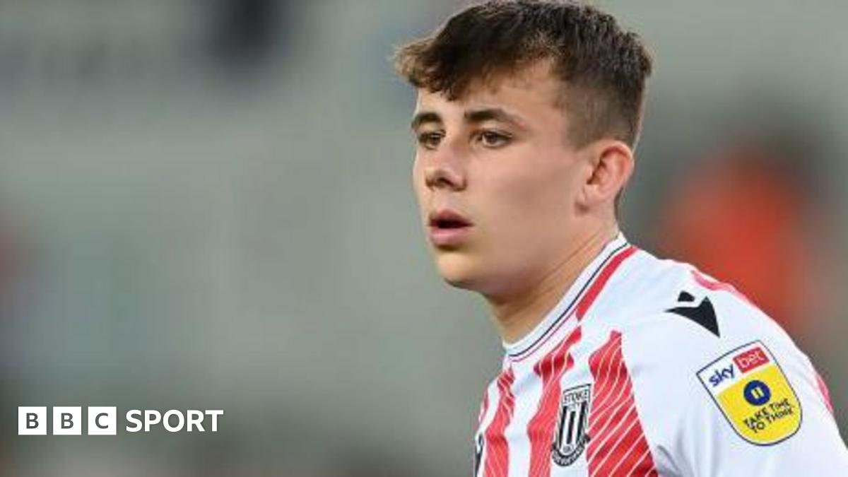 Motherwell sign ex-Stoke midfielder Tom Sparrow - BBC Sport