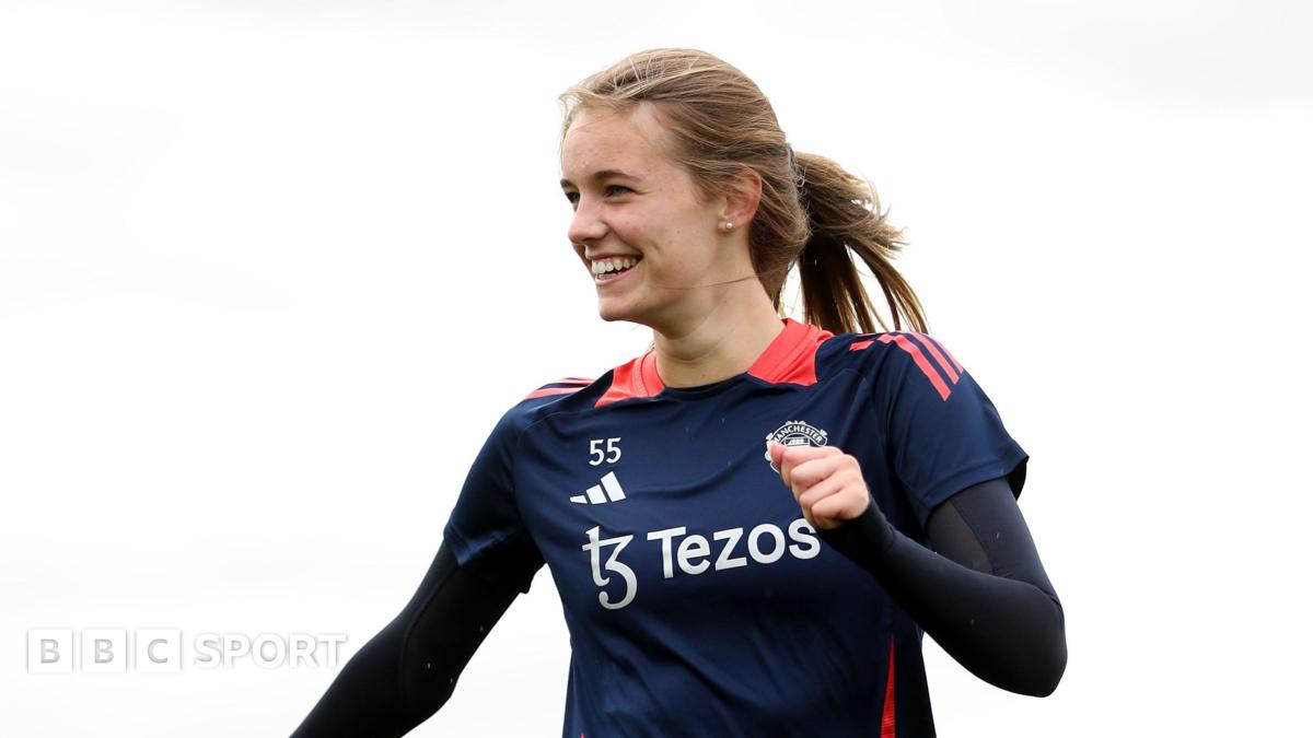 Defender Newell signs first professional contract for Man Utd - BBC Sport