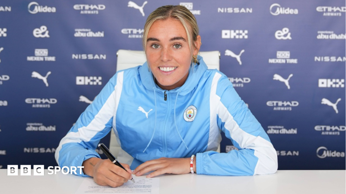 Jill Roord: Manchester City sign midfielder for club record fee - BBC Sport