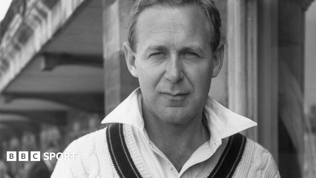 Arthur Morris: Australia's 'Invincibles' opener dies at 93 - BBC Sport