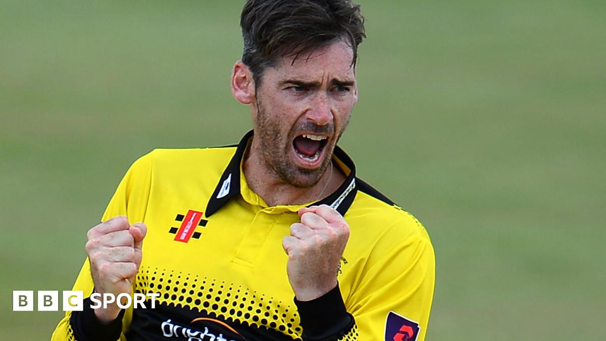Chris Liddle: Gloucestershire seamer extends contract for 2018 - BBC Sport