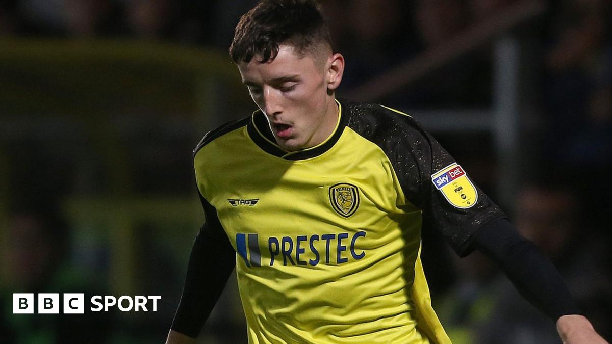 Reece Hutchinson: Cheltenham Town sign former Burton Albion left-back ...