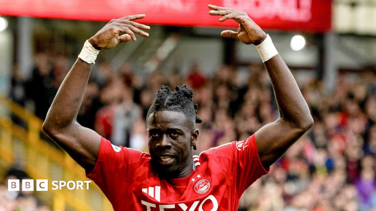 Aberdeen trio named in TOTW - BBC Sport