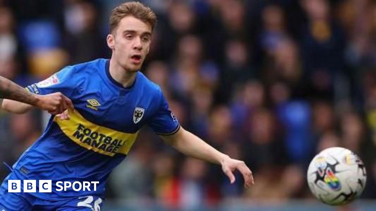 Jack Currie: Oxford United sign ex-AFC Wimbledon player - BBC Sport