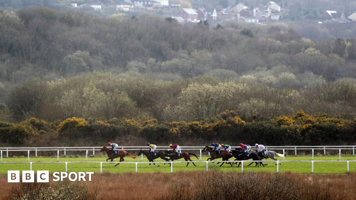 Lump Sum wins Welsh Champion Hurdle - BBC Sport