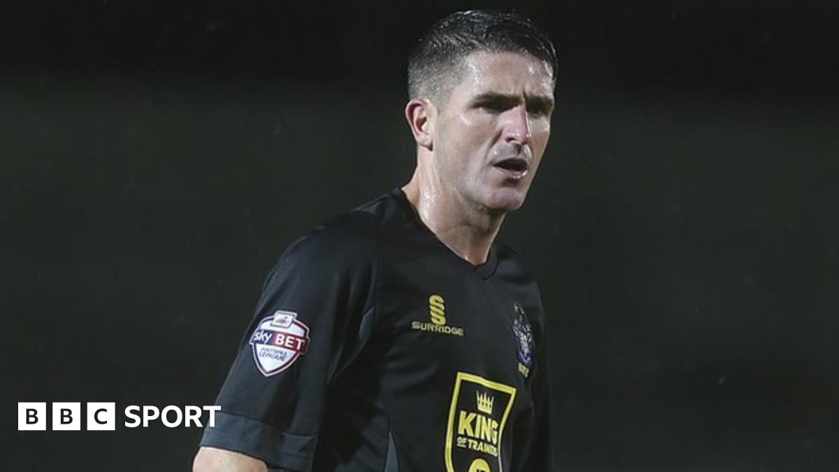 Crewe Alexandra: Ryan Lowe returns to Gresty Road on loan - BBC Sport