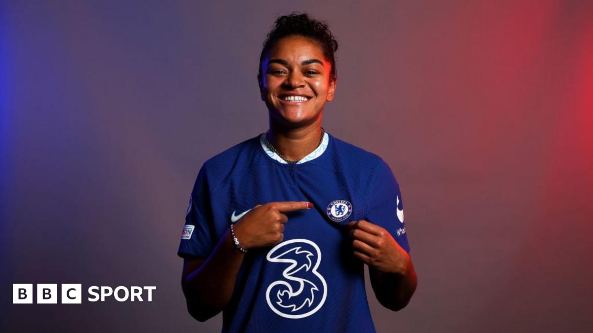 Jess Carter: Chelsea defender to stay at club until 2025 - BBC Sport