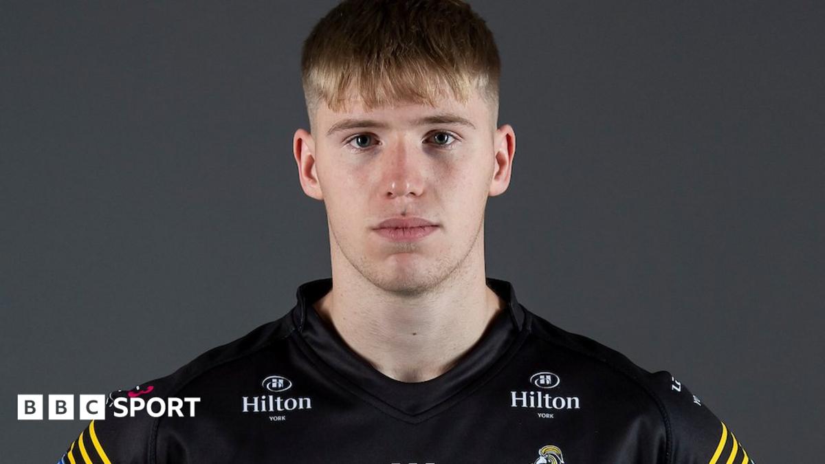 Toby Warren: Leeds Rhinos sign teenage forward from York - BBC Sport
