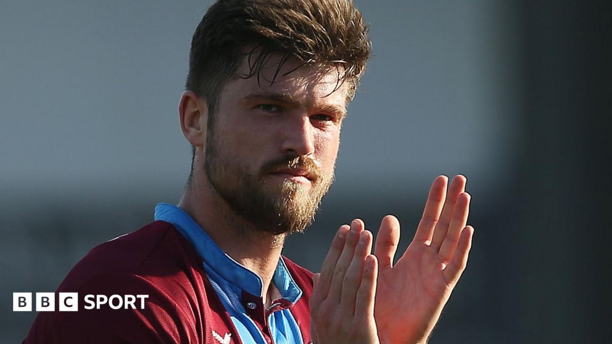 Cameron Burgess: Salford City sign Scunthorpe United defender on loan ...