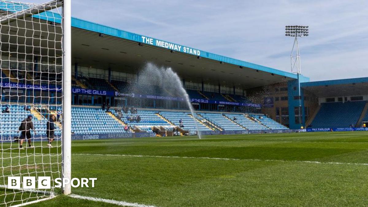 Gillingham sign ex-Charlton Athletic midfielder Euan Williams - BBC Sport