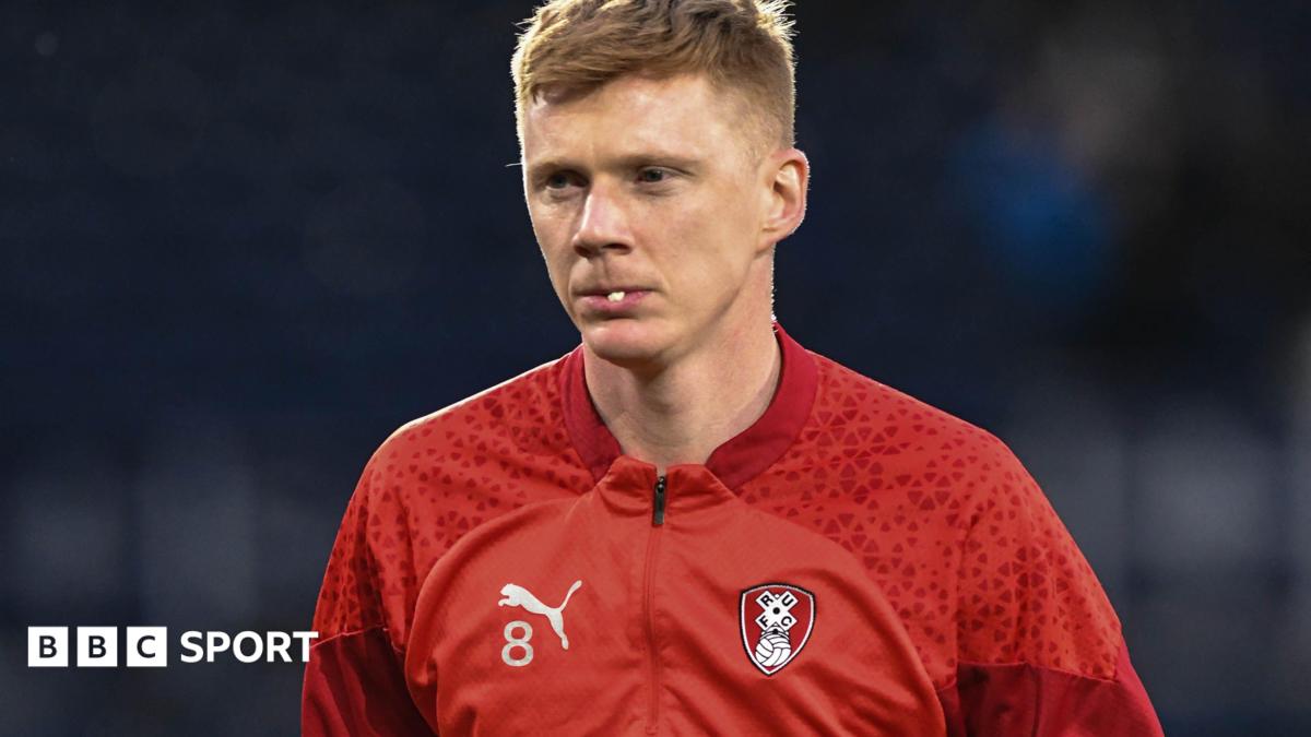 Sam Clucas: Oldham Athletic sign veteran midfielder - BBC Sport