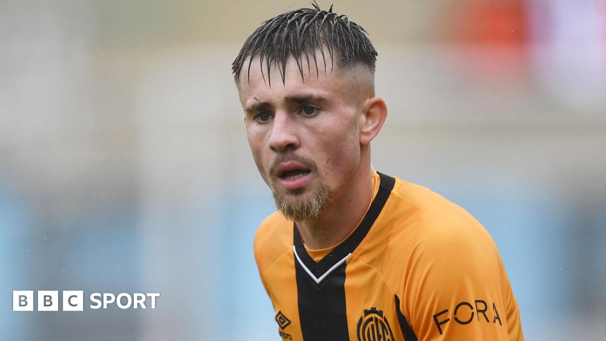Ben Knight: Cambridge United midfielder extends contract - BBC Sport