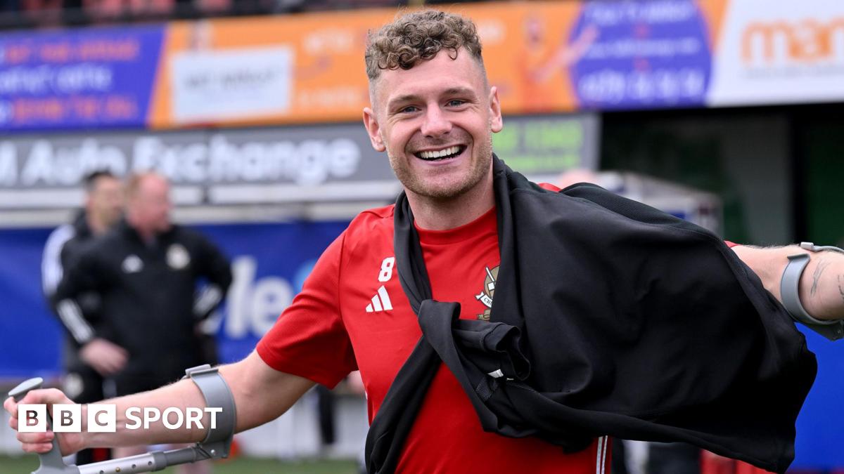 Irish Premiership: Crusaders place Ben Kennedy on transfer list - BBC Sport