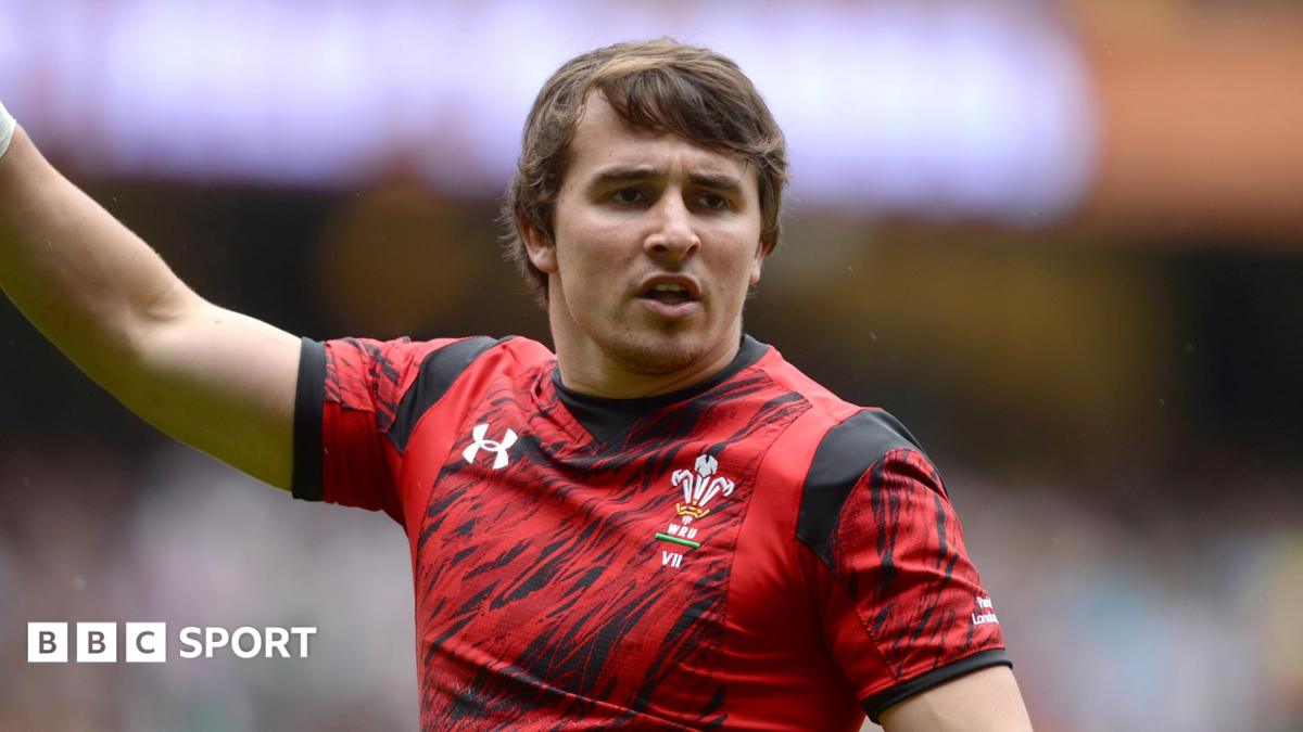 Rhodri Williams: New Dragons scrum-half targeting Wales recall - BBC Sport