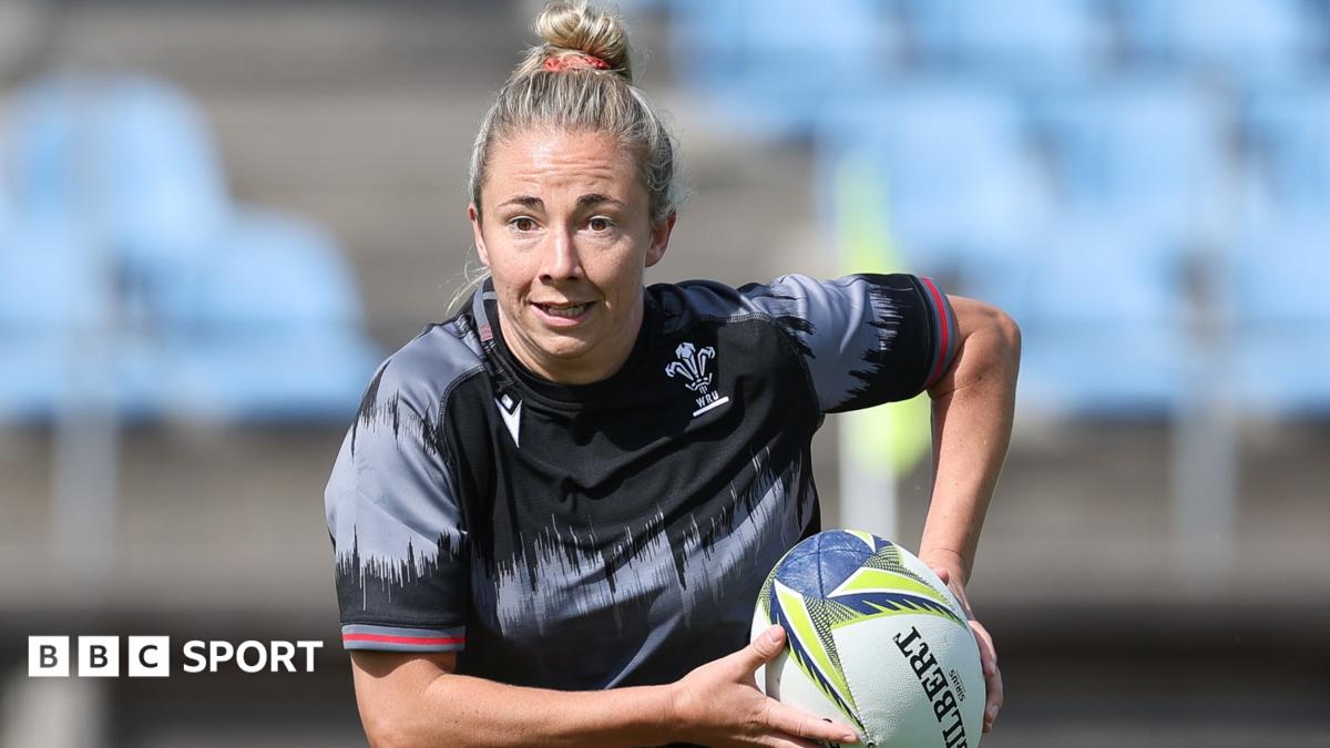 Elinor Snowsill: Wales fly-half defies coach to make fourth World Cup ...