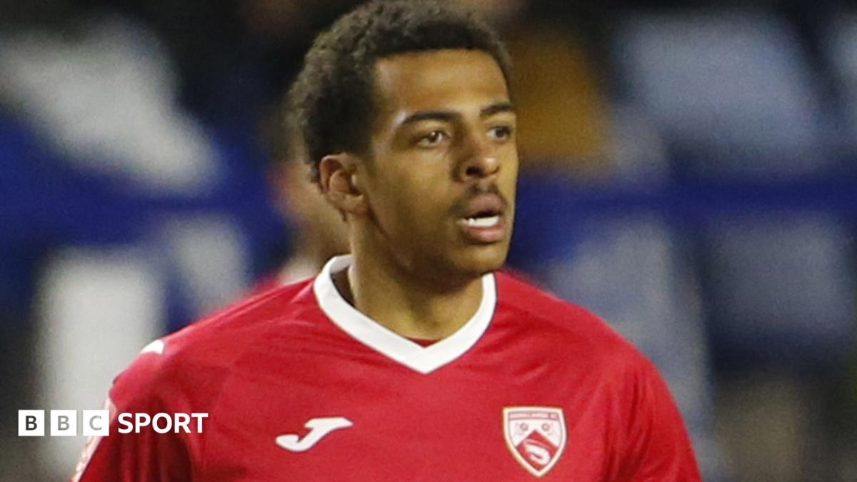 Yanic Wildschut and Caleb Watts: Exeter City sign free-agents on short ...
