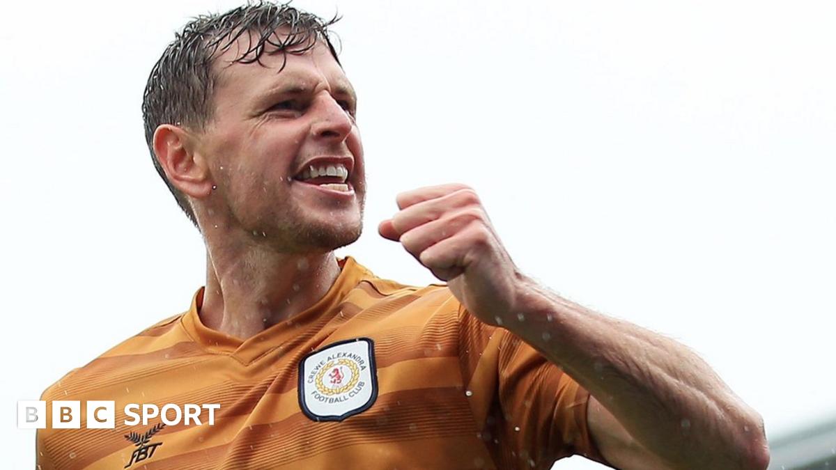 Chris Porter: Veteran striker, 38, rejoins Oldham Athletic after ...