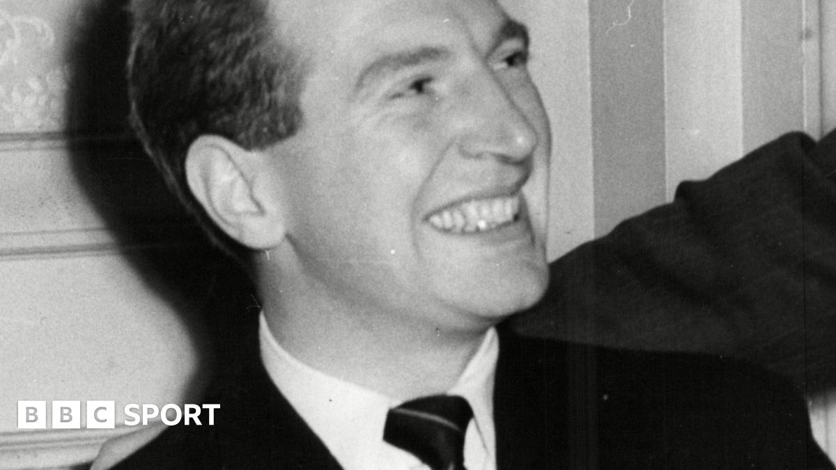 Sammy Smyth: Ex-Wolves, Stoke City and Liverpool striker dies at 91 ...